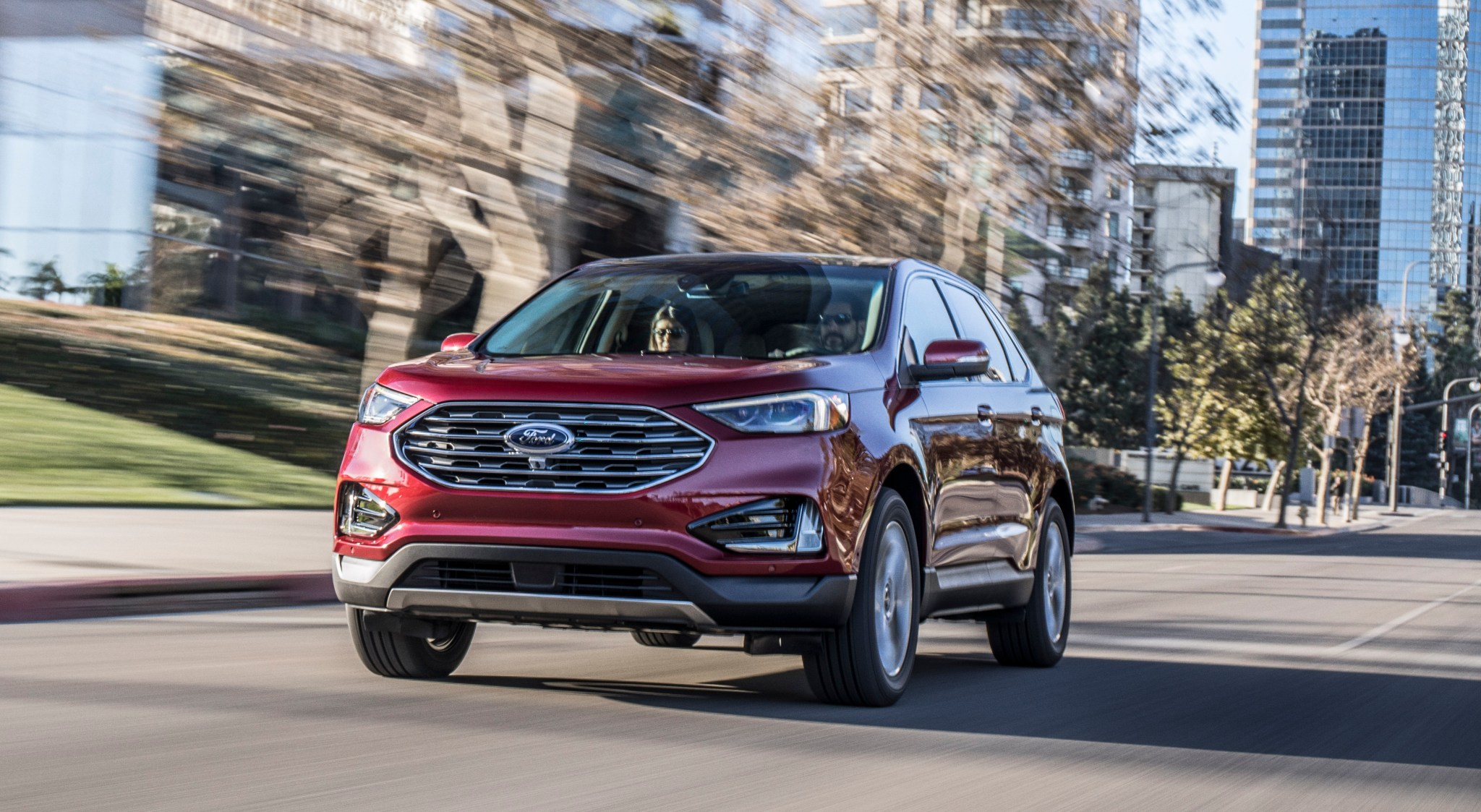 How The Epic Ford Edge Slams The EcoSport