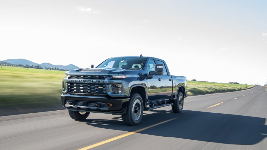 What Features Come Standard on the Chevrolet Silverado 2500 HD?
