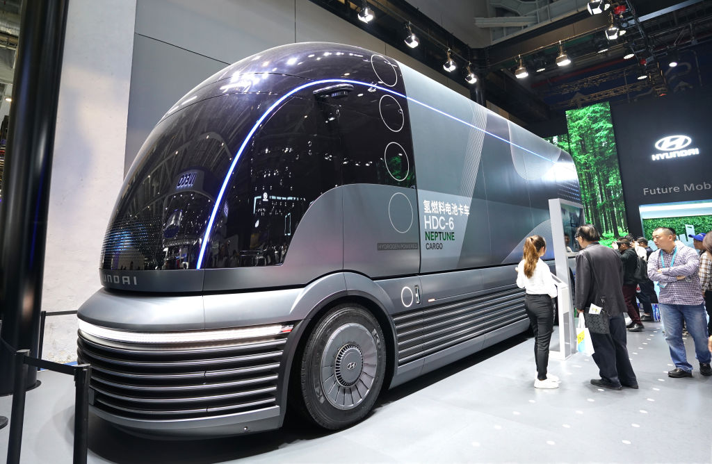 Is This Hyundai Semi-Truck the Future of the Commercial Trucking Industry?
