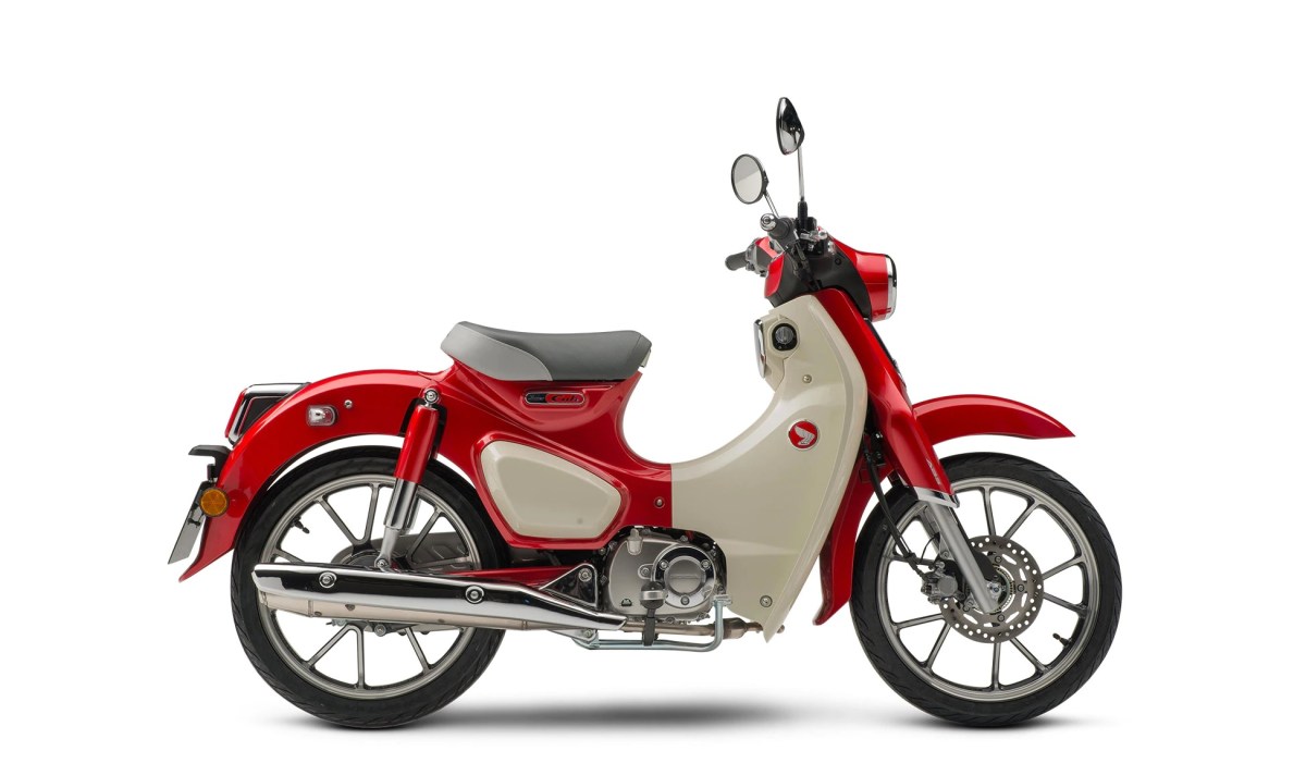 Is a Vespa or Honda Super Cub Better for Urban Riders?