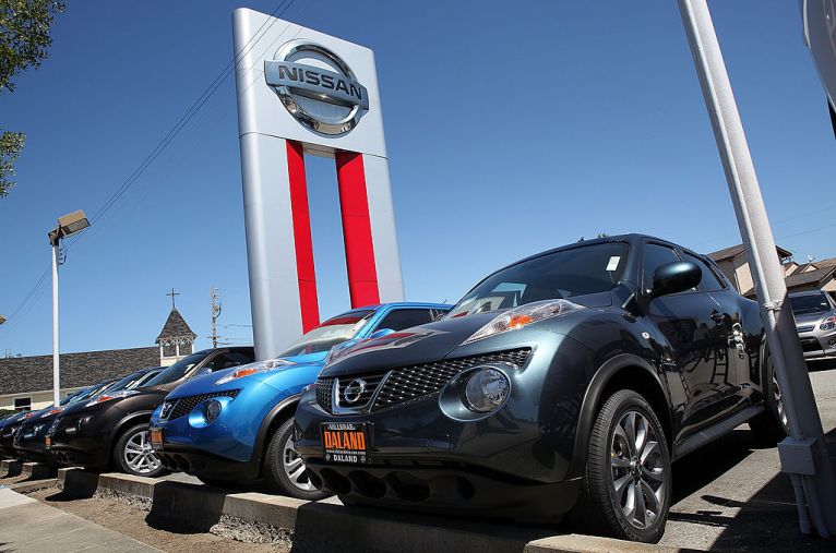 CarMax or a Traditional Dealership: Which is Better for Buying a Used Car?