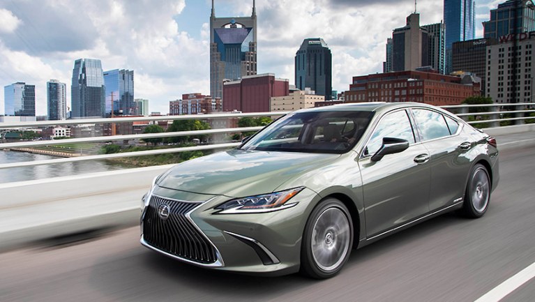 What's the Difference Between the Lexus ES and GS?