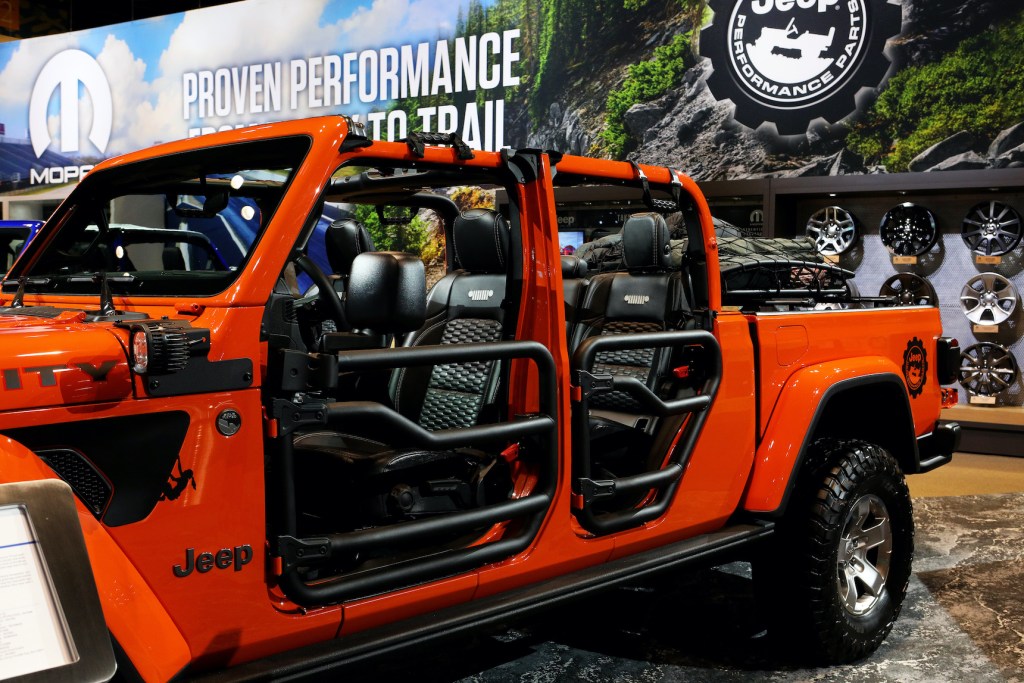 There's More Than 1 Way to Skin a 2020 Jeep Gladiator's Freedom Top