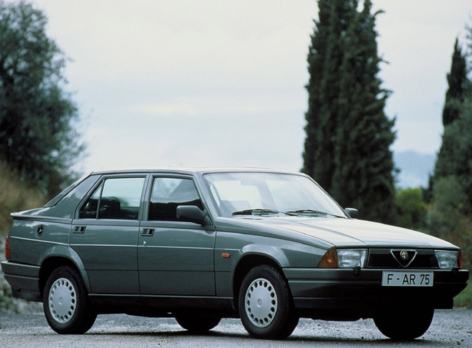 The Alfa Romeo 75 Was the E30-Fighting Giulia of the 80s