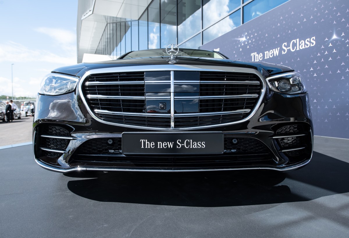 The 2021 Mercedes-Benz S-Class Is Basically an Even More Luxurious Tesla