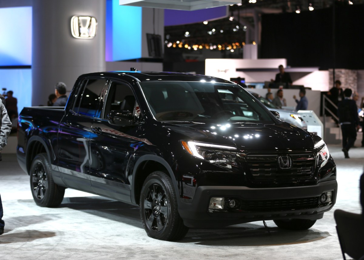 The 2021 Honda Ridgeline and 2020 Nissan Frontier Couldn't Be More ...