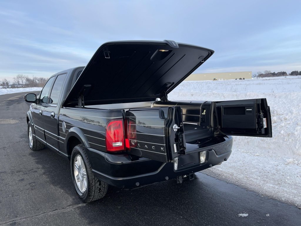 The 2002 Lincoln Blackwood was a Unique and Utter Failure