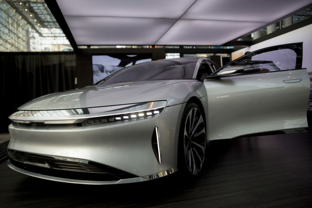 Lucid Air Luxury EV Sedan Will Roll Out Late - MotorBiscuit