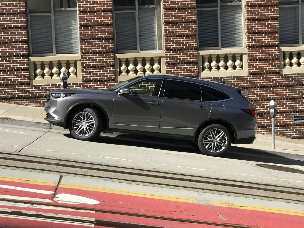 The 2022 Acura MDX Feels Right At Home In the City and the Suburbs ...