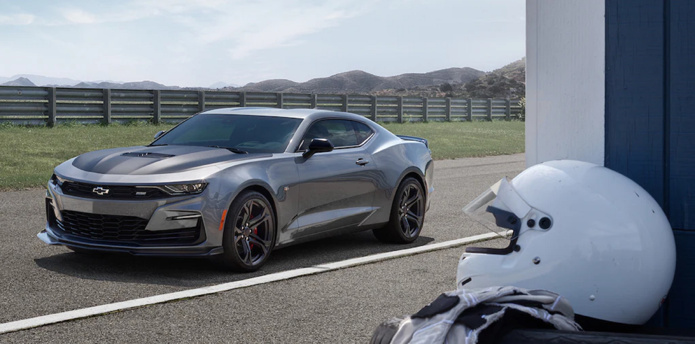 The 2022 Chevrolet Camaro 1LE Now Has Just 1 Engine Option - MotorBiscuit