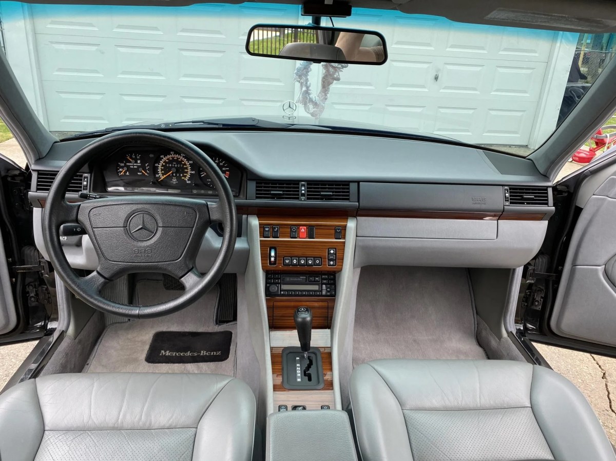 A W124 Mercedes-Benz Is the Best Classic Car for Beginners