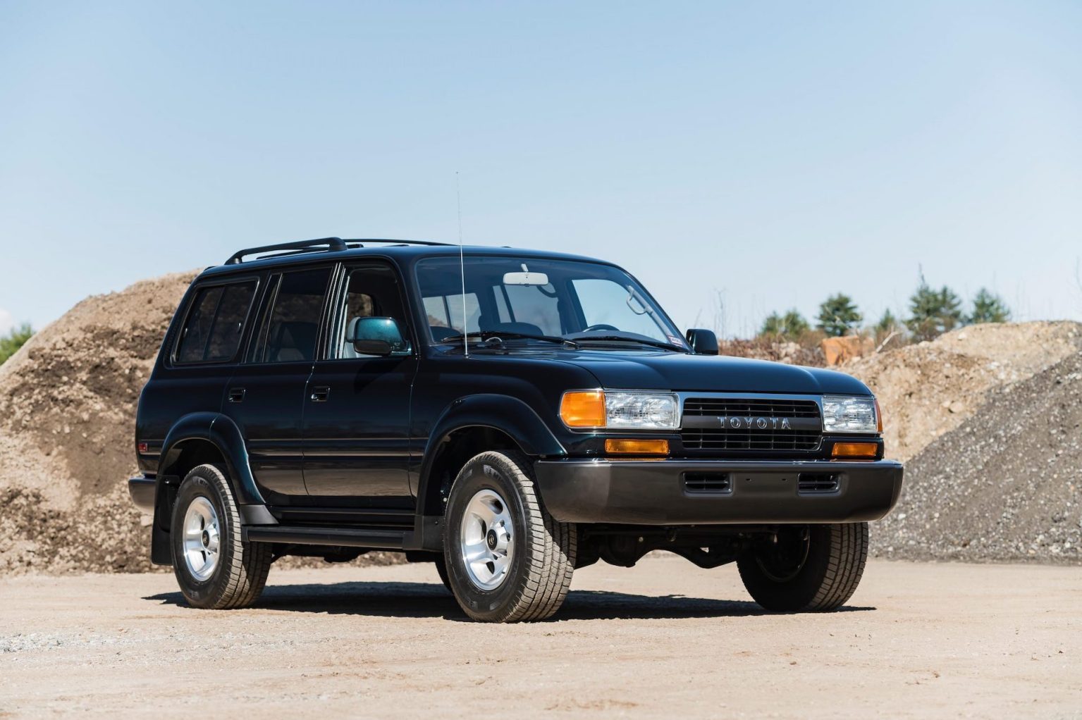 1994 Toyota Land Cruiser With 1,000 Miles Sells for $136,000