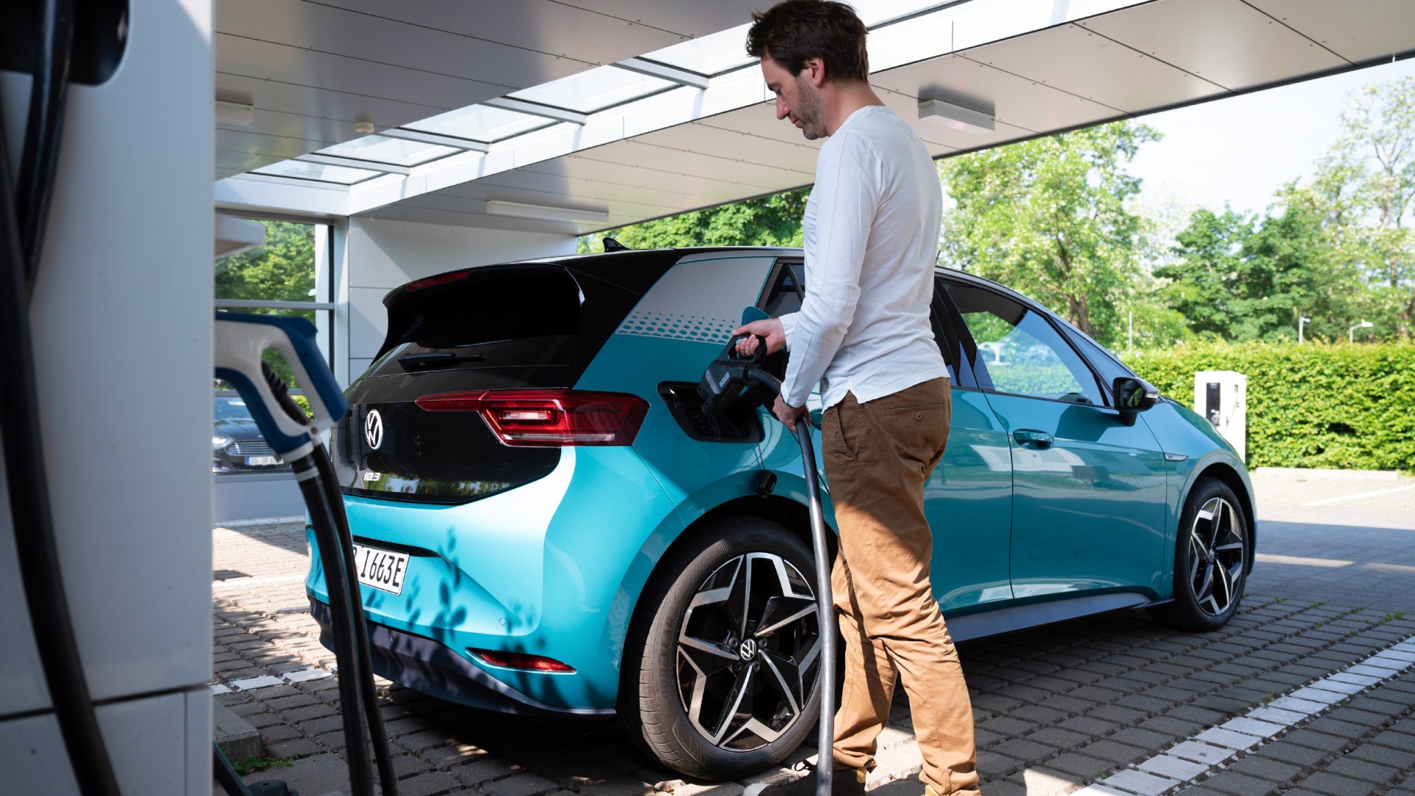 Why Do Many Electric Vehicle Owners Switch Back to a Gas-Powered Car?