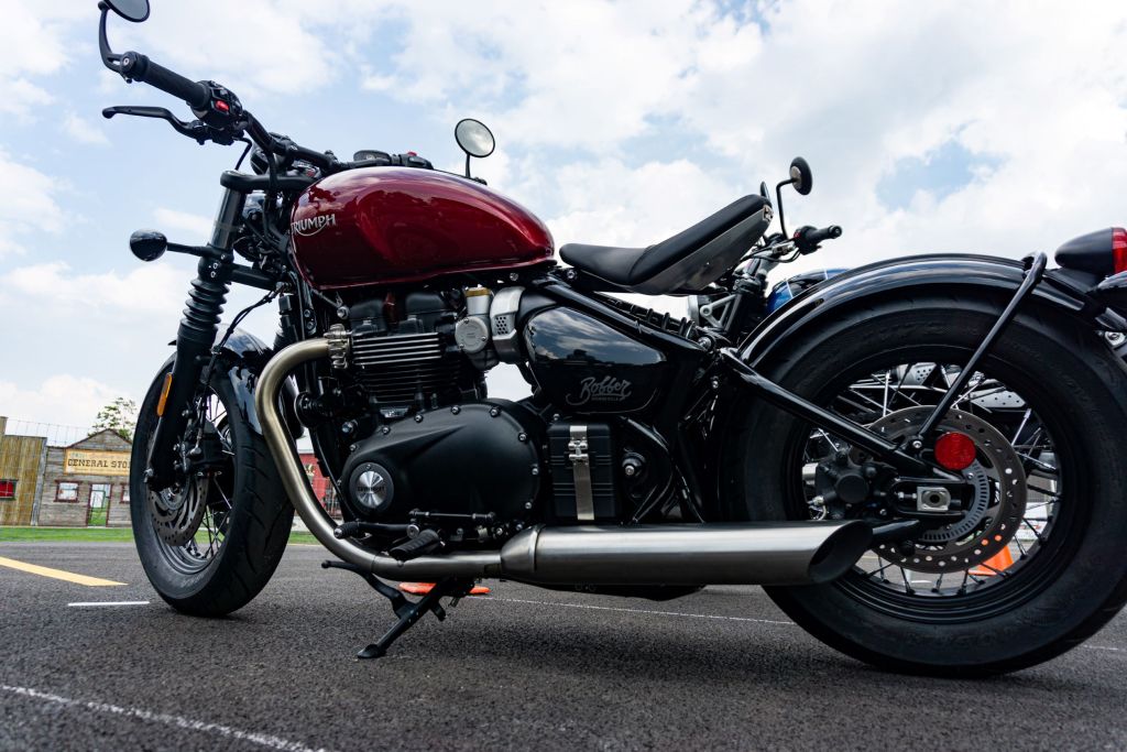 Triumph Bonneville Bobber 2 Seater | Reviewmotors.co