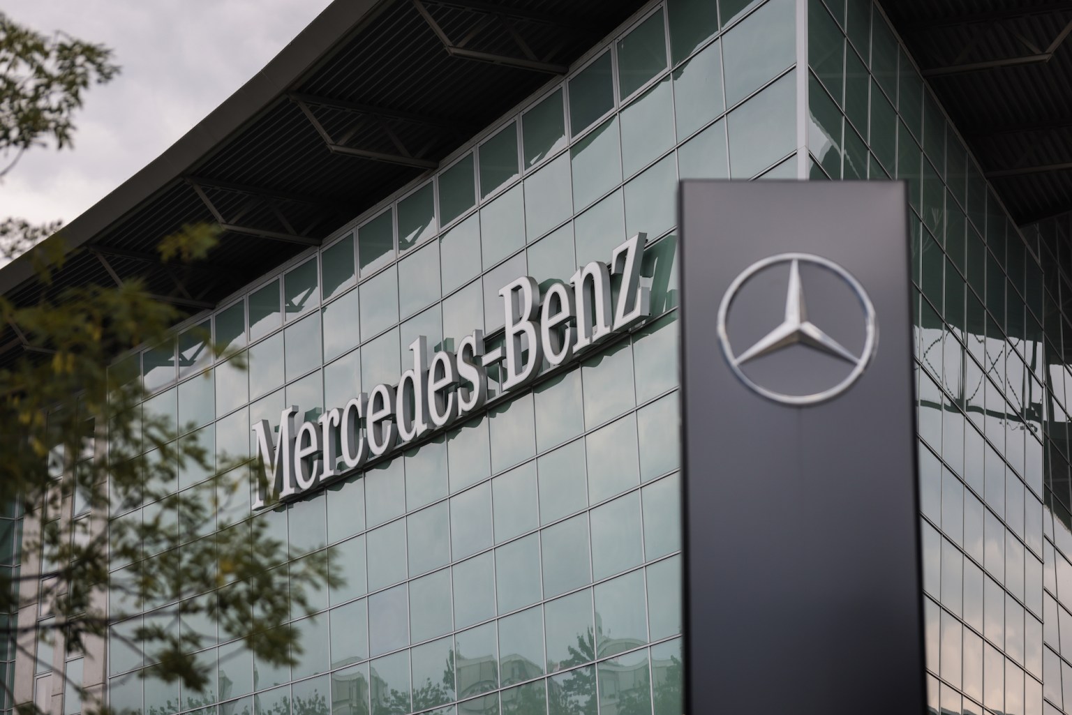 Mercedes-Benz Sales Will Soon Take a Turn for the Worse, Daimler Warns