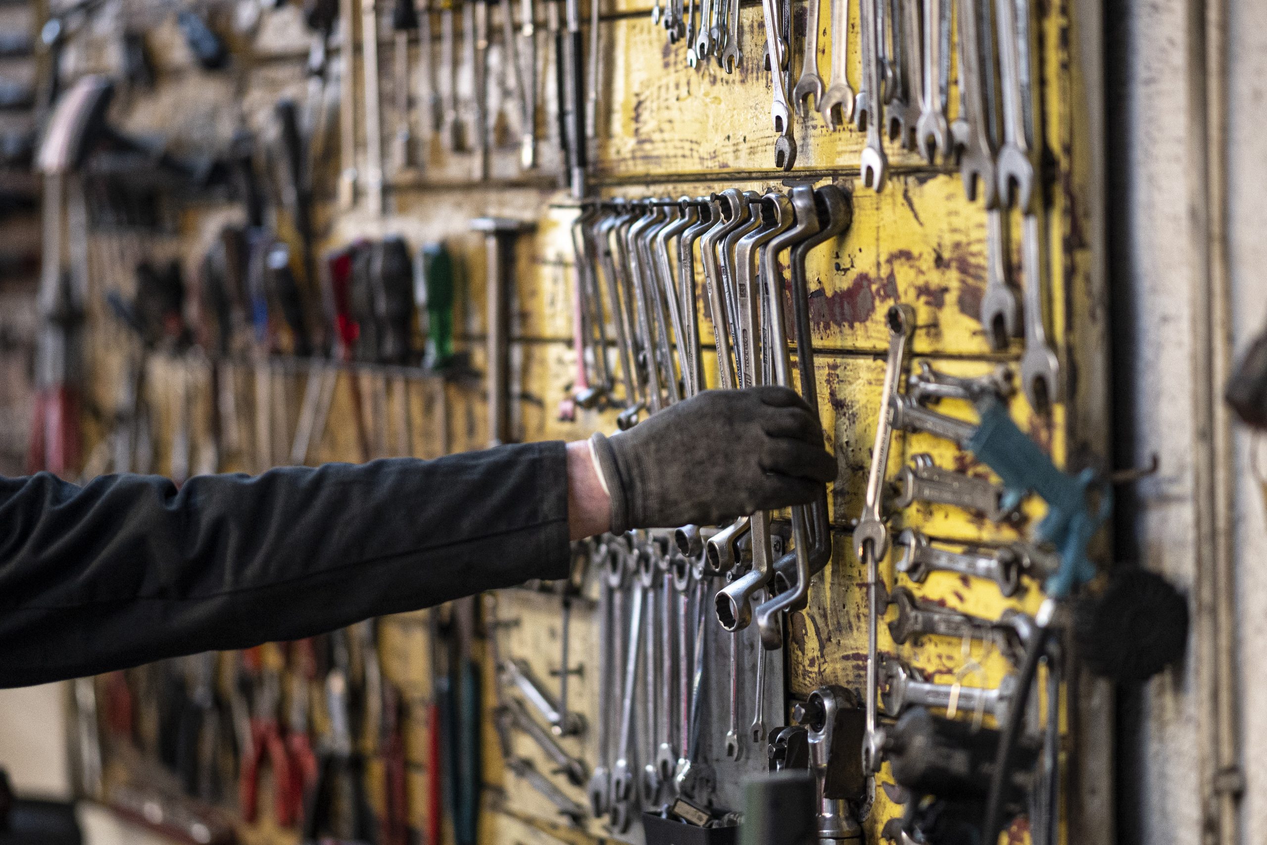 New to Working on Your Car? Rent a DIY Garage
