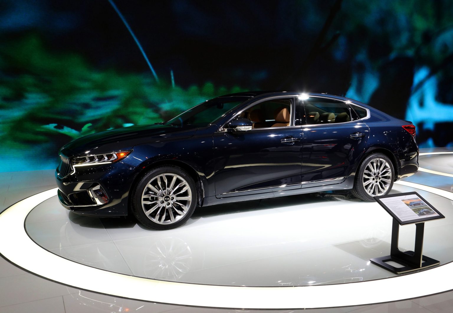 You're Missing Out on the 2020 Kia Cadenza Entry-Level Luxury Sedan