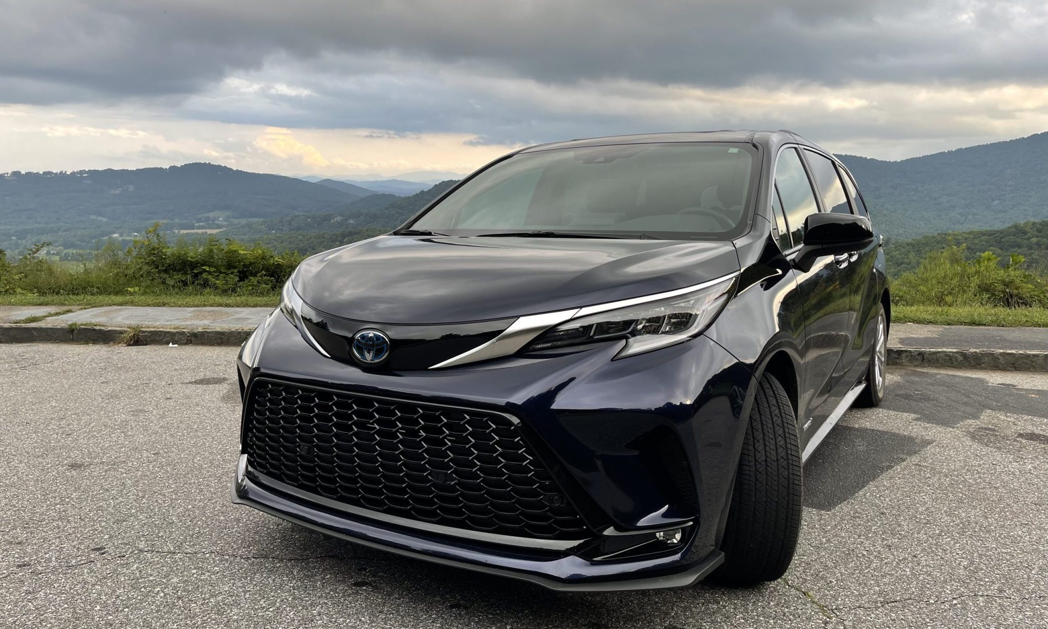 2021 Toyota Sienna Hybrid Review, Pricing, and Specs