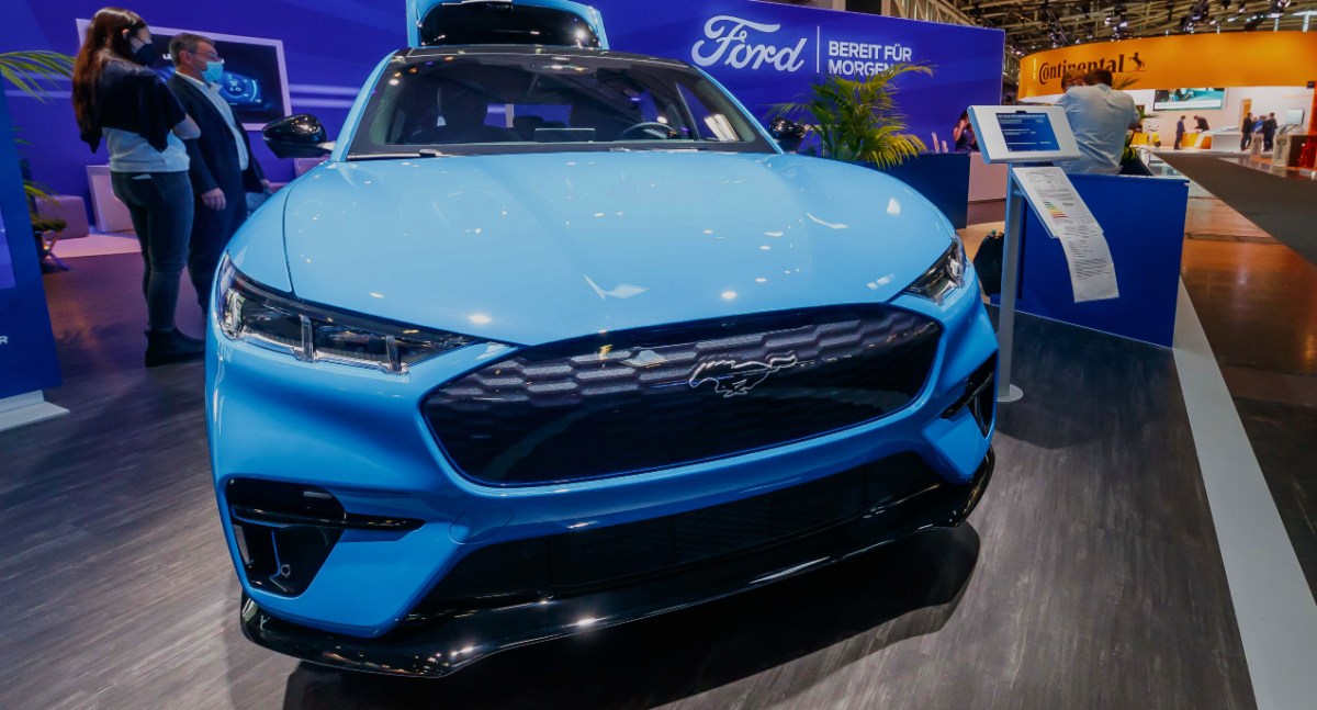 Mustang Aficionado Gives the 2021 Ford Mustang Mach-E the Stamp of Approval