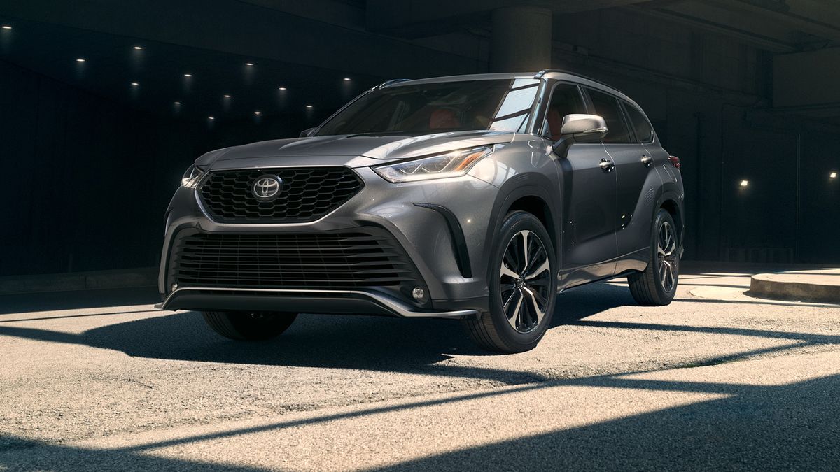 The Toyota Highlander Continues Its Reign Over the Ford Explorer