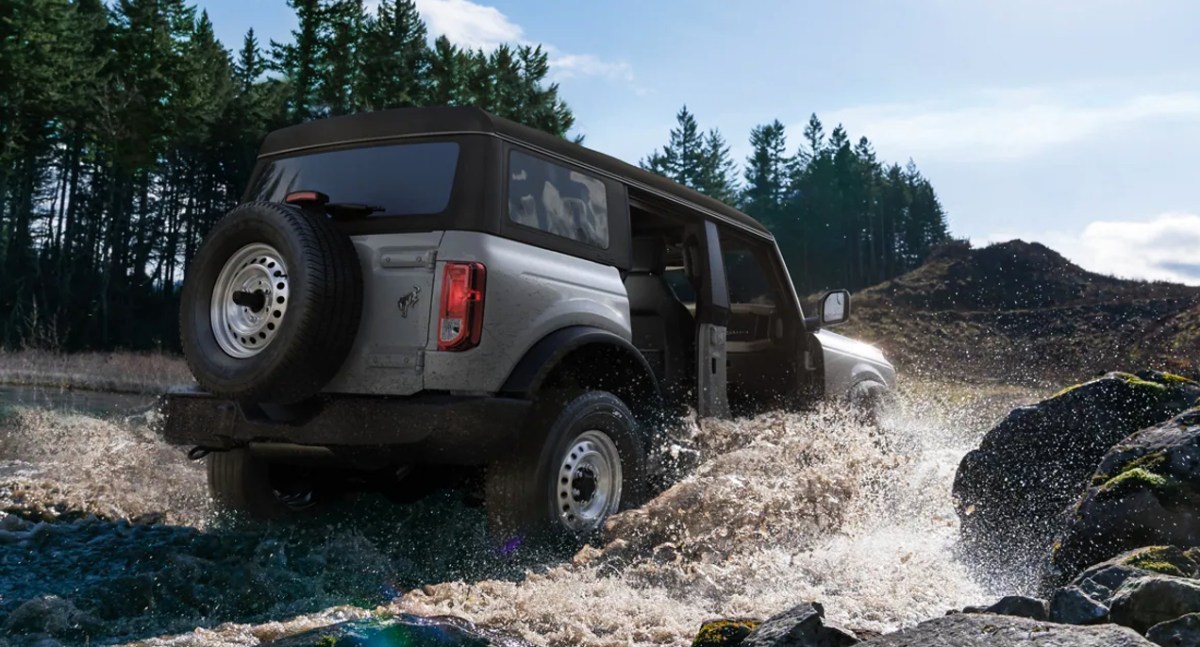 The 2022 Ford Bronco Everglades Will Have a Snorkel- Can It Drive ...
