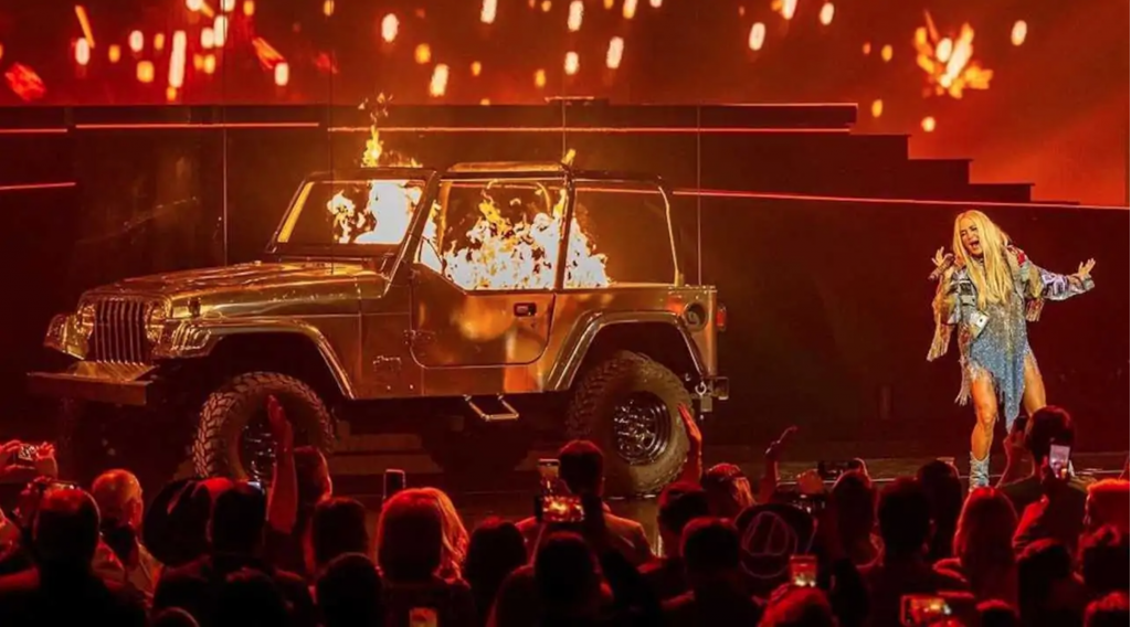Carrie Underwood Lit an Innocent Jeep Wrangler on Fire