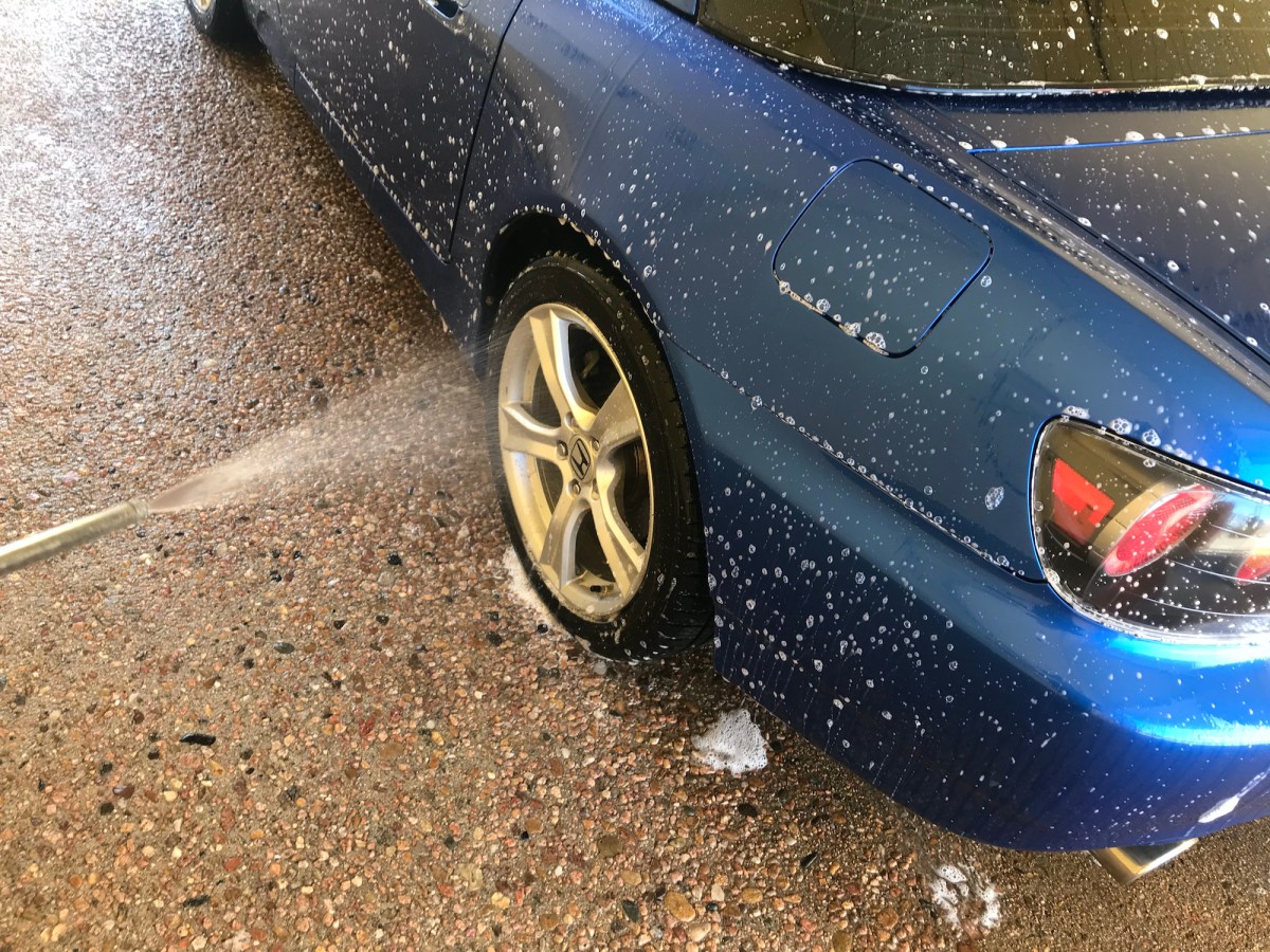 Jay Leno’s Garage Tire Shine Gives Your Tires a Wet Look Without The Mess