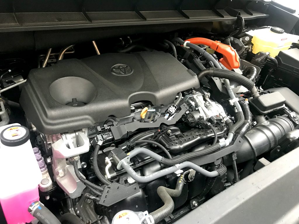 The 2022 Toyota Highlander Hybrid Is More Sensible Than the Gas Version ...