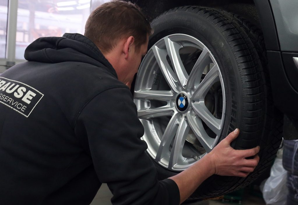 Change a Tire Quickly Using These 9 Simple Steps