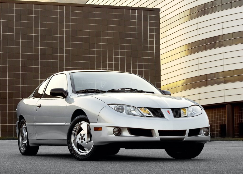 The Pontiac Sunfire GT Is a 90s Sleeper Sports Coupe That You All Slept on