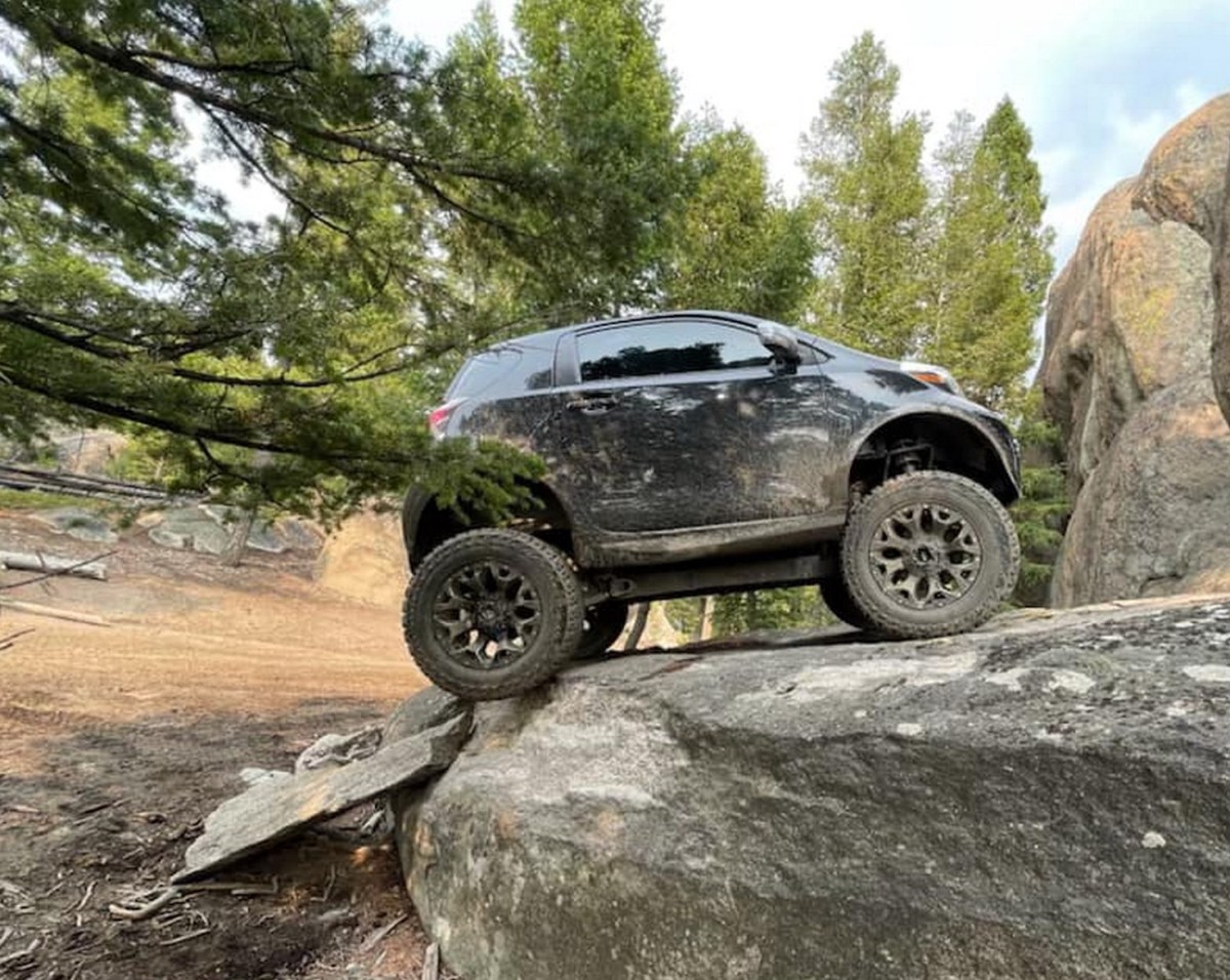 Turns Out the Sciuki iQ 4x4 Might Be the Best Off-Roader Ever