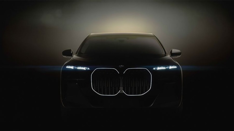 BMW i7 Has a Movie Theatre Screen in the Back Seat and Massive Grilles