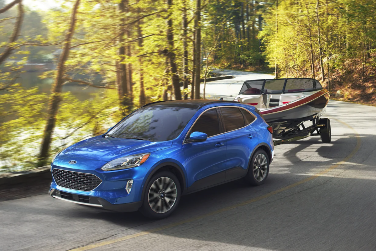 3 Reasons to Buy the Ford Escape Instead of the Toyota RAV4