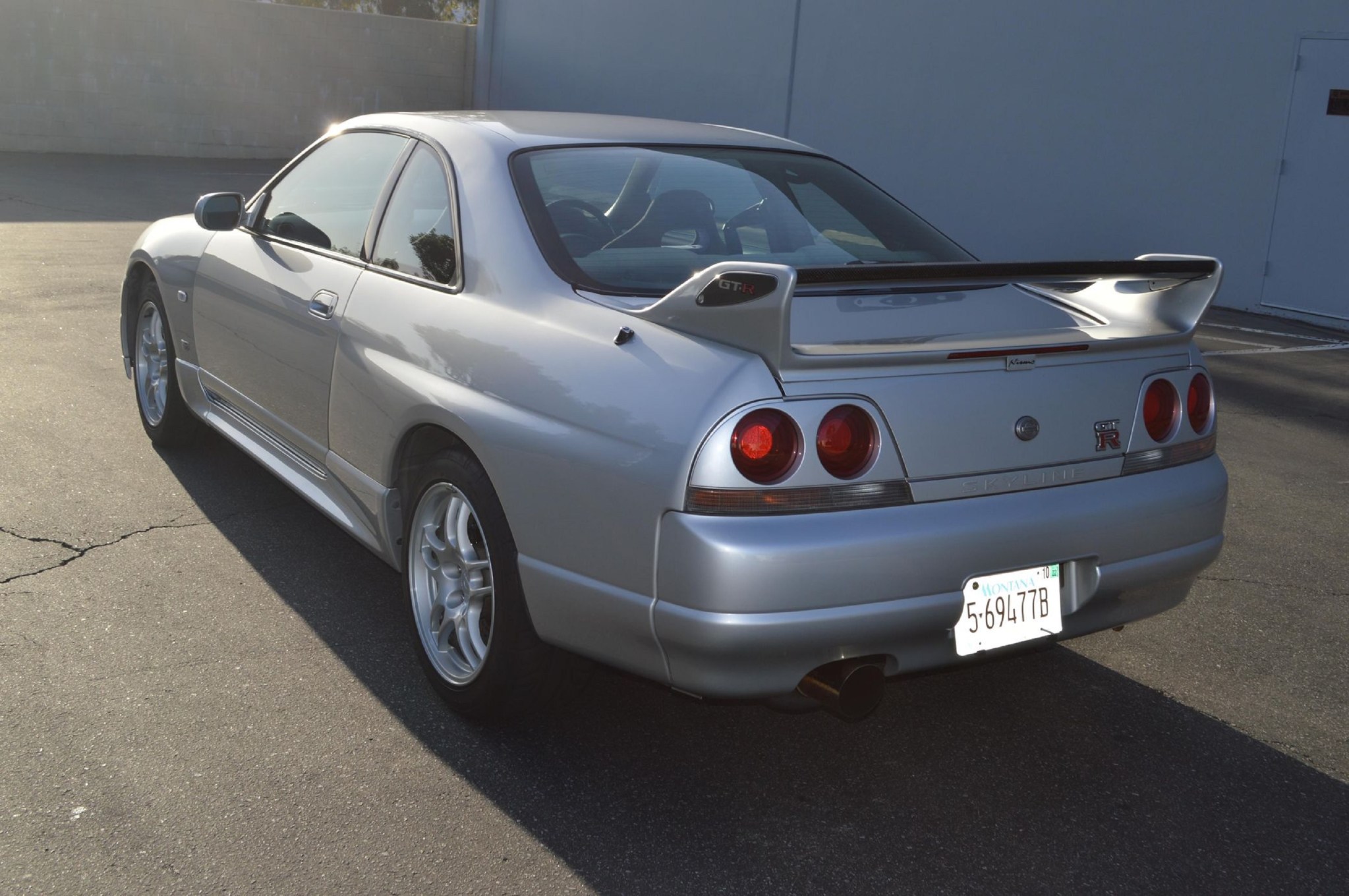 The Nissan R33 Skyline GT-R Hides Its Speed in Plain Sight