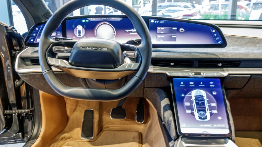 The IIHS Found That Drivers Want Partial Automation for Safer Driving