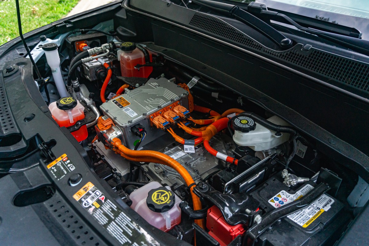 2022 Chevrolet Bolt EUV Review: The Beginner-Friendly EV