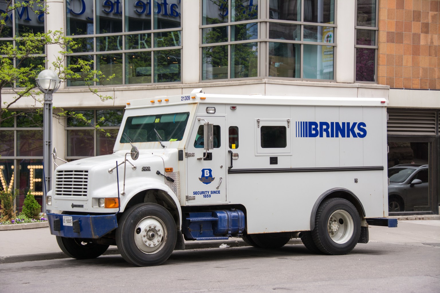 Brinks Truck Robbed in What Might Be the Most Valuable Jewel Heist in ...