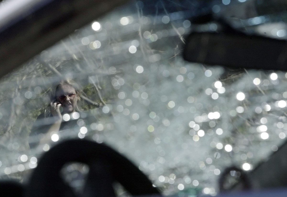 Can the Heat Cause Your Windshield to Spontaneously Break?