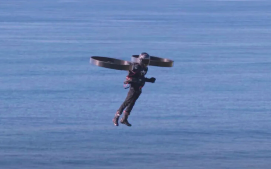 Electric Backpack Helicopter Flies With Self-Leveling