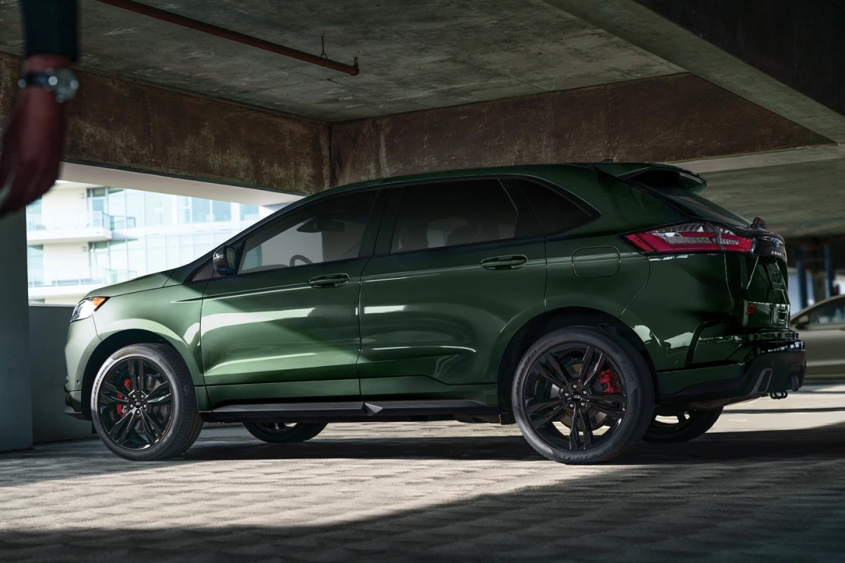 What's the Difference Between a 2022 Ford Edge ST-Line and ST?