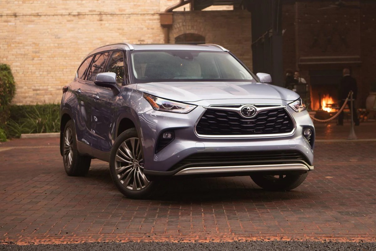 2023 Toyota Highlander Platinum: What Does This Fully-Loaded SUV Offer?