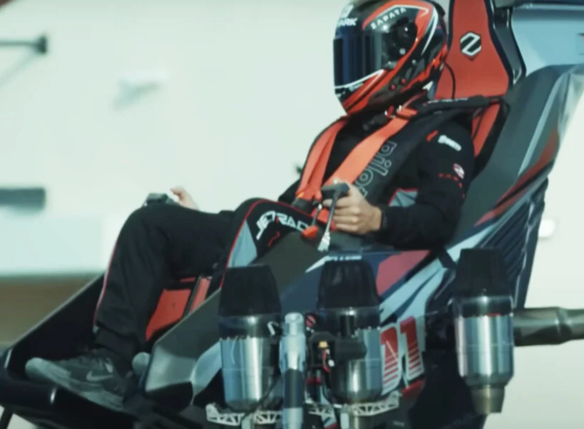 JetRacer Flying Car Flies 150 MPH Using 10 Micro-Turbojets