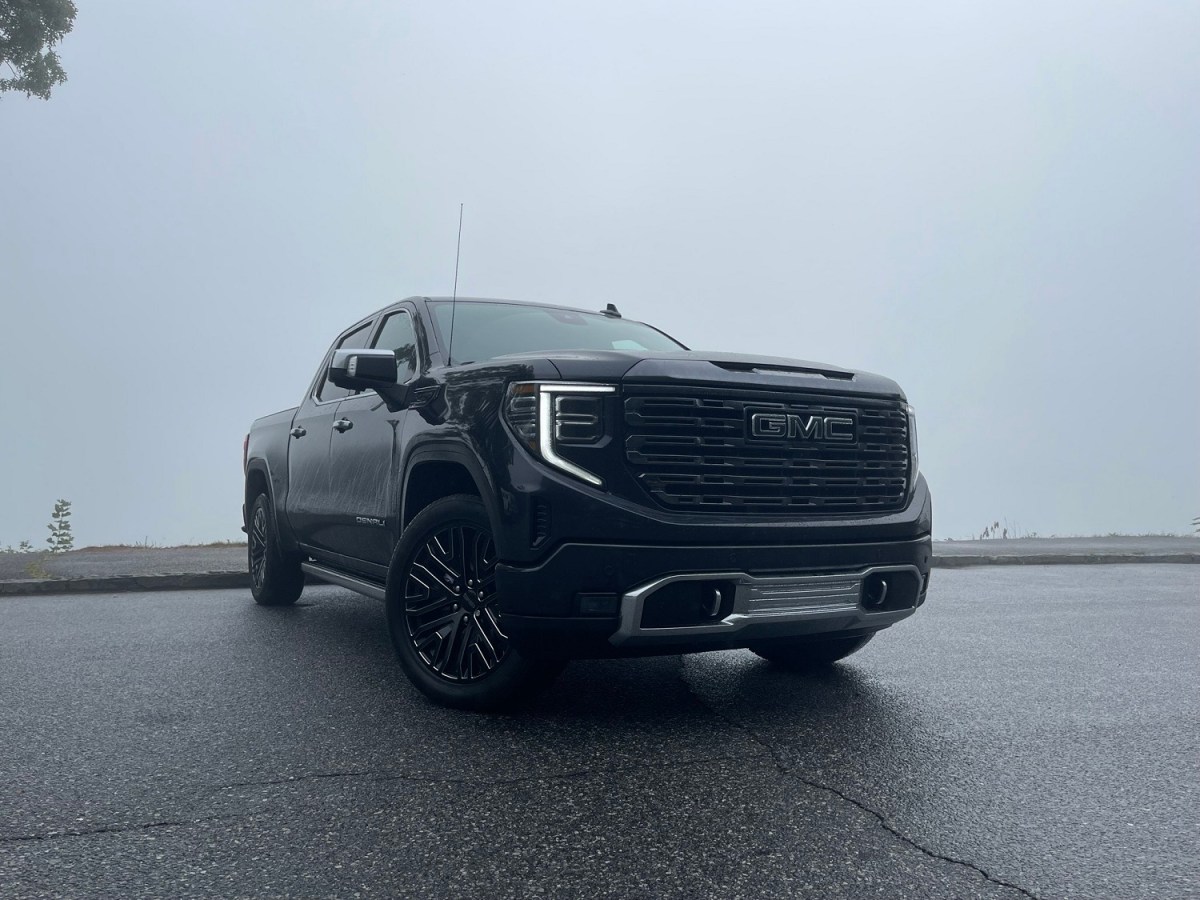 4 Things Make Driving the 2022 GMC Sierra Incredibly Cool