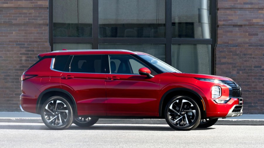 Is the 2022 Mitsubishi Outlander Rugged Enough to Take On the 2022 Jeep ...
