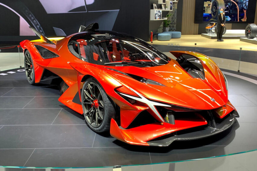 Insane 'Carbon Dragon' Apollo Evo Makes Rare Appearance