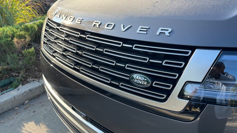 5 of Our Favorite Features on the 2022 Range Rover SE