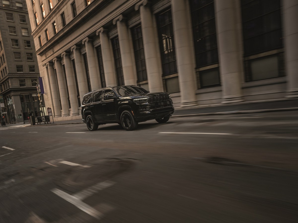 Derek Jeter Unretires to Premier New Jeep Ad During the World Series