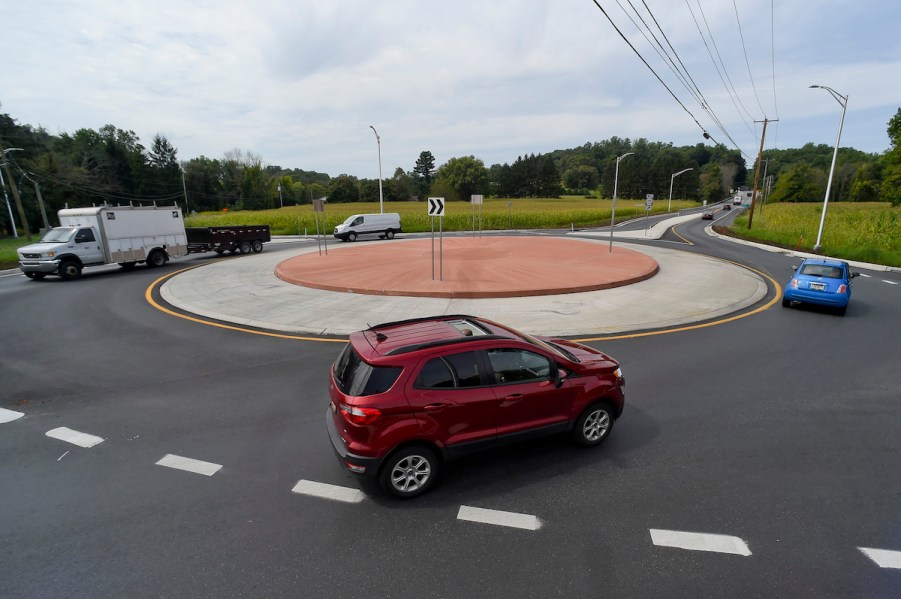 4 Reasons Roundabouts Are Safer Than Other Intersections