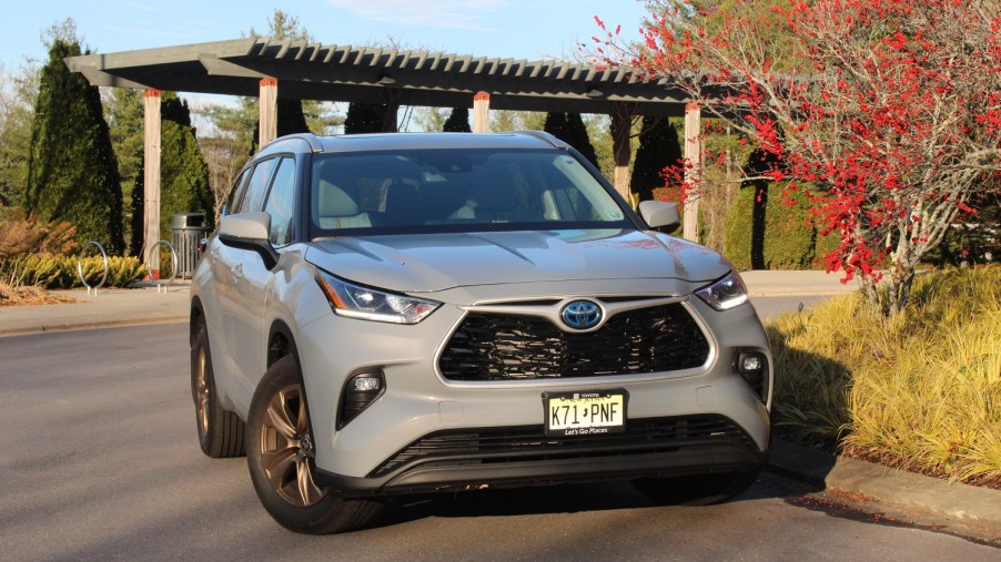 4 Pros and 3 Cons With Driving the 2022 Toyota Highlander