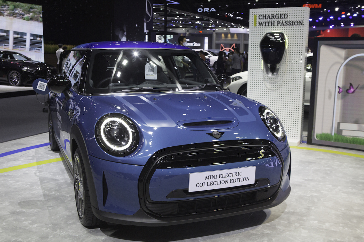 3 Terrible Electric Vehicles (EVs) With Standard Driving Ranges Under ...